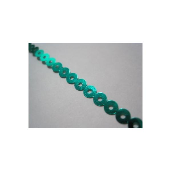 【当日出荷商品】<br>サイズ 幅0.4cm×長さ5ｍ巻き色 緑色：グリーン服の上から縫いつけるタイプの珍しいタイプのスパンコールテープです。プランニング中の手芸・リメイク作品の上から、ざっと縫いつける感じの使用をイメージして下...