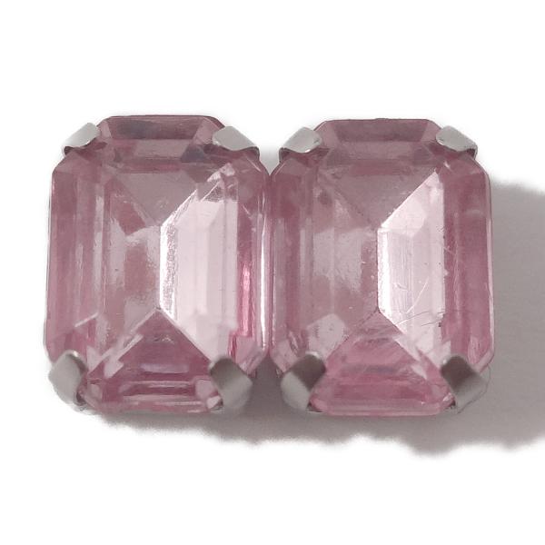 【当日出荷商品】<br>サイズ 0.6×0.8cm_7個入り色 ピンクピンクのツメ有りのビジュー（アクリルビーズ ラインストーン）です。石座に針を通すための穴が空いていますのでこちらから縫いつける形でリメイク・手芸にご利用くださ...