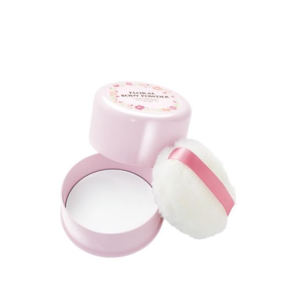 汗をおさえ、気になるべたつきをサラッと！優雅に香るボディパウダー時間とともに変化する優雅なフレッシュフローラルの香りでリラックス！皮脂を抑えるサラサラパウダー配合でべたつきを抑えます。粉とびしにくい固形型パウダー＆もこもこ肌ざわりのよい大き...