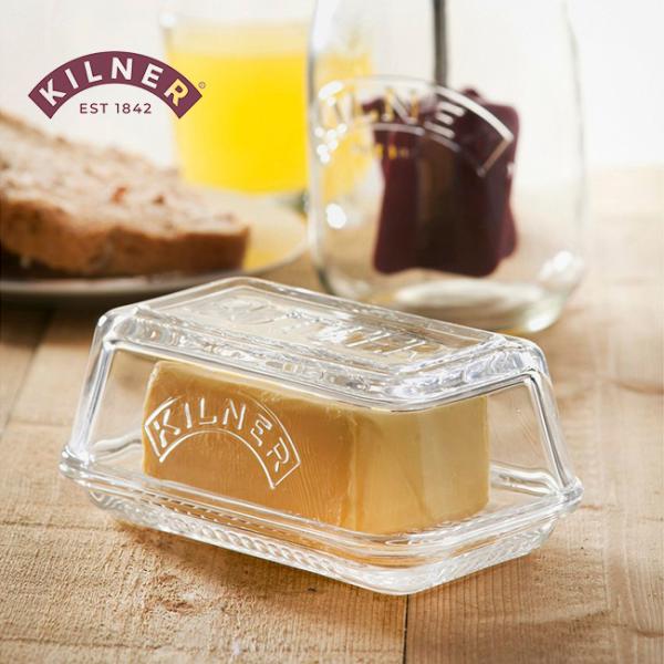 ■食卓を彩るイギリス生まれのバターケース朝食のひとときや料理の時間を少し特別に変えてくれる、イギリスの老舗ブランド「KILNER（キルナー）」のバターディッシュです。清潔感のあるソーダガラス製で、冷蔵庫から取り出してそのまま食卓へ出せる洗練...