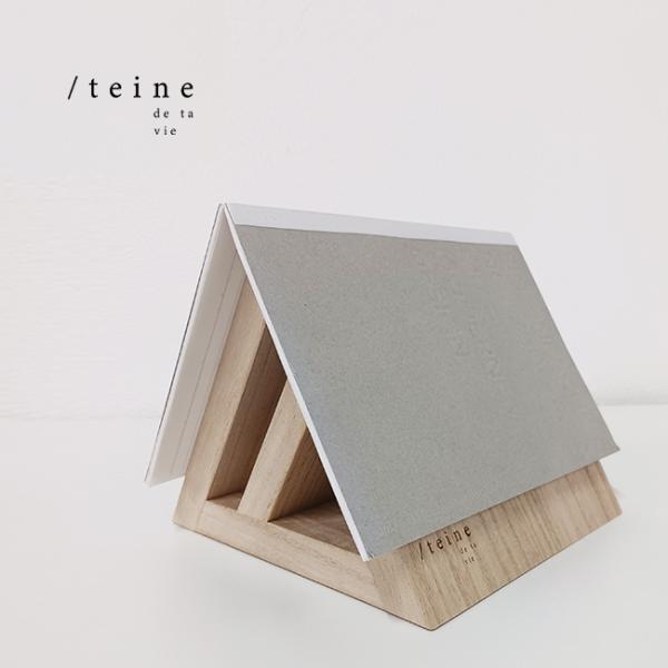 ■読みかけの本が美しく収まる読みかけの本をそっと置くだけで、空間に自然となじむ木製ブックホルダーです。三角形のデザインが、本の形を崩さずにしっかり支えてくれます。■置くだけで映えるデザイン本を読んでいない時でも、飾るように置いておけるデザイ...