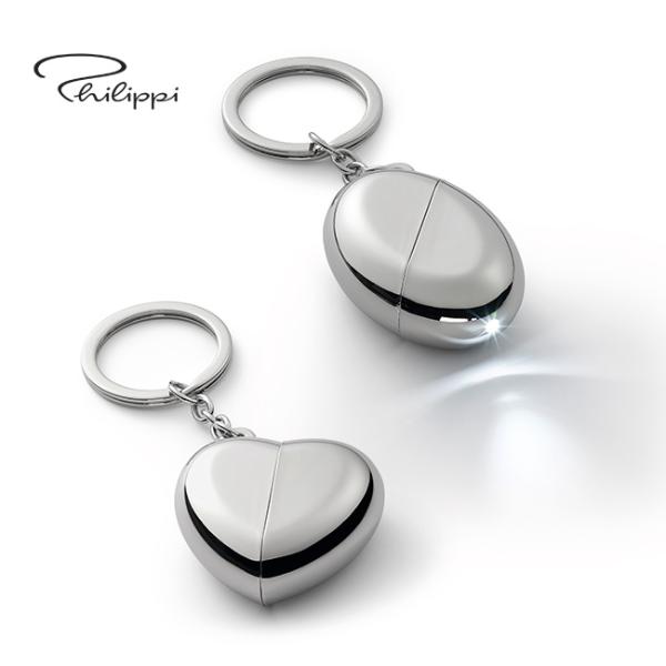 シンプルなハートフォルムがかわいい、光るLEDキーホルダー。少しひねるとハート形から楕円形に変わり、LEDライトが光ります。鞄の中身をちょっと確認したい時や、車の座席の下に落ちたものを拾いたい時など。明るく照らされると視界が良くなり探し物も...