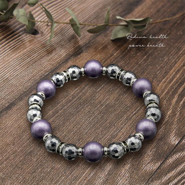 テラヘルツのメタリックな輝きと、ラジウムの上品なパープルデザインにこだわった健康ブレスレット。本品のラジウムボールは保持力が高く、減磁がないフェライト磁石に「ラジウムパウダー」をコーティング。パープルが美しい磁気をプラスしたラジウムボールを...