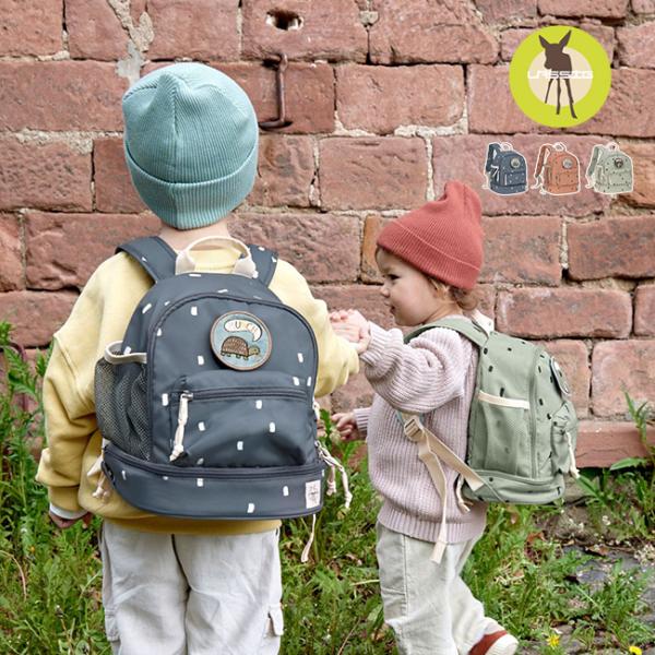 ■お弁当が動かない2層構造底部に独立した収納スペースを設けた2層式リュックです。お弁当を固定できるゴムストラップ付きで、傾きや偏りを防ぎます。■体格に合わせてフィットする疲れにくい設計肩への負担を軽減するパッド入りのショルダーストラップを採...