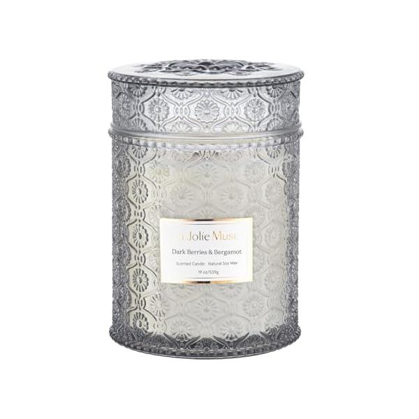 エレガントブラック/-/-・ScentName:ダークベリー＆ベルガモット・MAELYNコレクション：古代の庭園やヨーロッパの邸宅に着想を得た、エレガントなガラスキャンドル。繊細なフローラル模様のエンボス加工が施され、温かみのあるニュートラ...