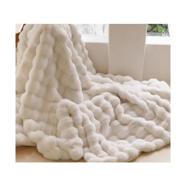 シンプルホワイト/100*160cm/1043893・Size:100*160cmColor:ホワイト・二枚合わせ毛布表側はなめらかなラビットファー調生地で、裏側は少し厚手のもこもこ柔らかいミンクファー調生地で仕上げた二枚合わせ毛布です。ふ...