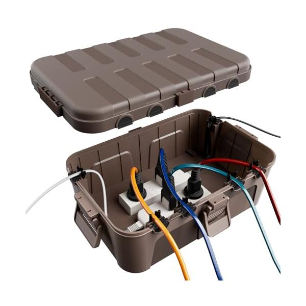 インダストリアルブラウン/-/-・Color:ブラウン・アップグレード設計：この超大型屋外用耐候性ボックスは、大きな寸法と6つのケーブルエントランスを備えており、屋外の電気機器の接続をほぼすべて保護します。ロックな4つのラッチとソフトゴムシ...