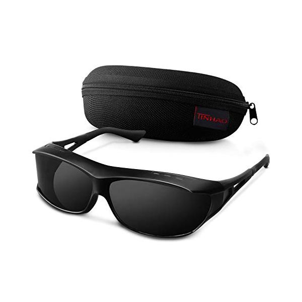 オーバーサングラスブラック/-/-・Color:ブラック・パッケージ個数:1・普段使っているメガネの上に、そのままかけられる偏光オーバーサングラスです。・サイドのフレームがないパノラマデザインで、左右の視界をさえぎらず広い視界を確保できるサ...