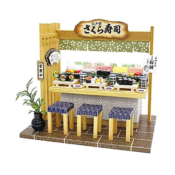 ●キット内容：木製本体・アクリル絵の具・オリジナルミニチュア寿司７貫・その他パーツ・作り●出来上がりサイズ：Ｗ158ｍｍ×Ｄ110ｍｍ×Ｈ140ｍｍ●用意するもの：ハサミ・定規・鉛筆・カッターナイフ・絵の具を塗る道具・セロテープ・両面テープ...