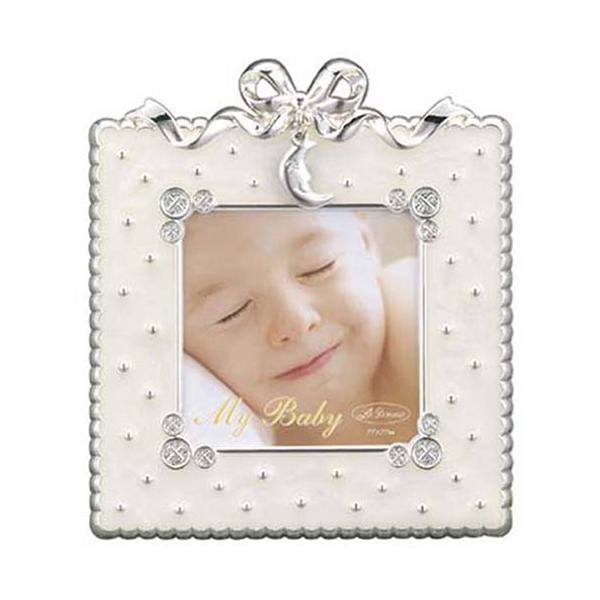 ●かわいい形で、赤ちゃんも大喜び●りポンの下には揺れる月やハートのモチーフ。かわいいディテールにこだりました。