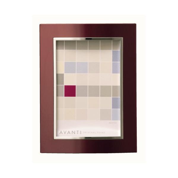 ●メタルの質感が作り出す独自の世界。シックな中にも遊び心が息づく、都会はフレーム。●[素材] アルミニウム、プラスチック●シャープなカタチ、クールなカラーバリエーション。