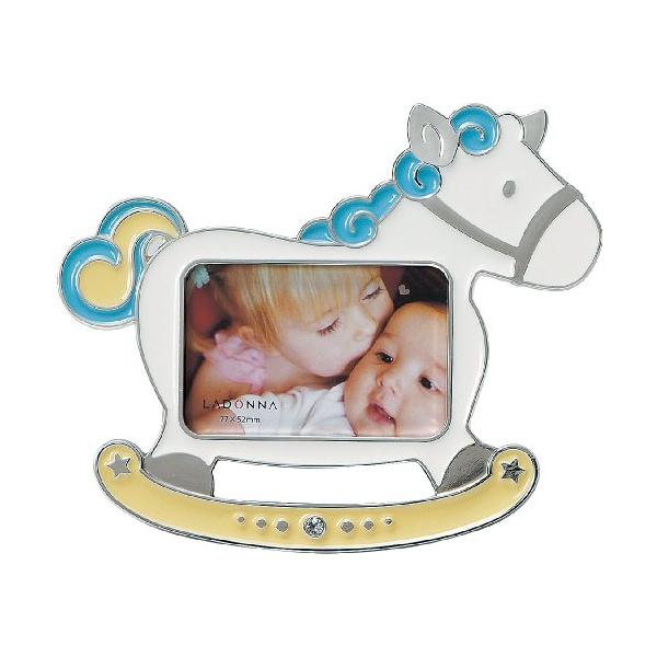 ●[本体サイズ] 外寸:146x122mm●[製造国] 中華人民共和国●[素材] 亜鉛合金、クリスタル、エポキシ愛くるしい赤ちゃんたちの笑顔を飾るのにぴったりな、小さな乗り物のミニフォトフレームです。