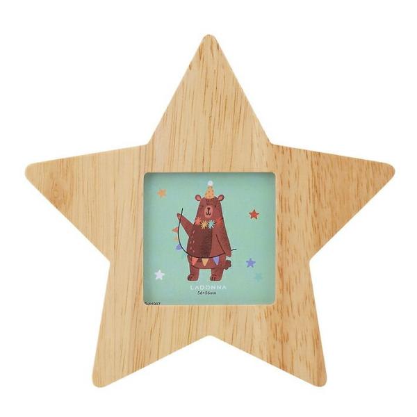 【商品説明】　キュートな星の形のミニフレーム。　○天然素材ならではのやさしい質感で、お部屋をおしゃれに演出します。 　○ナチュラルな木目にキュートな星の形。おしゃれなベビースペースにもぴったりなフレーム。　　【詳細】　・外寸:140×133...