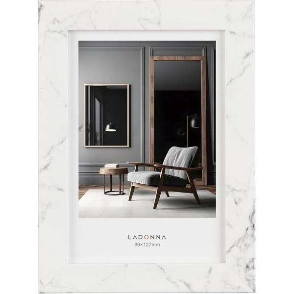 【商品説明】　◇高級感が漂う大理石調フレームが新登場。　直線が目を引くスタイリッシュなデザインが、上質な空間を演出します。　シンプルでありながら、大切な写真をさらに引き立てるフレームです。 　　【詳細】　・縦横置掛兼用　・サイズ：Lサイズ　...