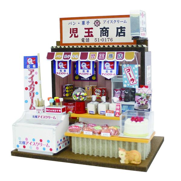 【商品の説明】　 ●見慣れた市場の風景を思い浮かべて作るキット。　 ●シリーズで並べると、昔懐かしい昭和の商店街が再現できます。　 　 ○完成サイズ：Ｗ160mm×Ｄ110mm×Ｈ175mm 　