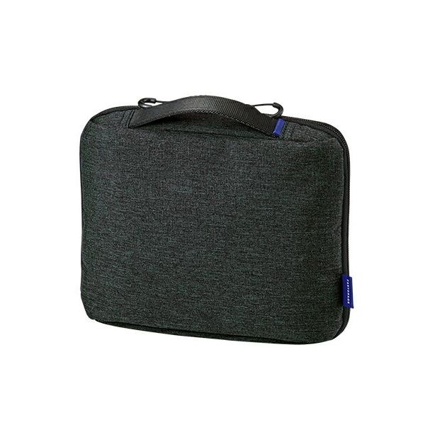 【商品特徴】　文具・ガジェットをスマートに取り出し　　・秒アクセスポケットで使いたいものがすばやく出せる　　・ペンやケーブル類を収納出来るゴムバンド　　・中が見えるメッシュポケット　　・強撥水生地で中身を水から守る　　【詳細】　本体：H17...