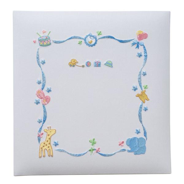 【商品説明】　育児記録ページ・タイトルカード付きの誕生用フエルアルバムです。　　【詳細】　本体寸法：タテ335×ヨコ325×背巾40mm　函寸法：366×357×50mm　本体重量（函込）：2300g　製本：ビス式製本　表紙：布地　台紙：L...