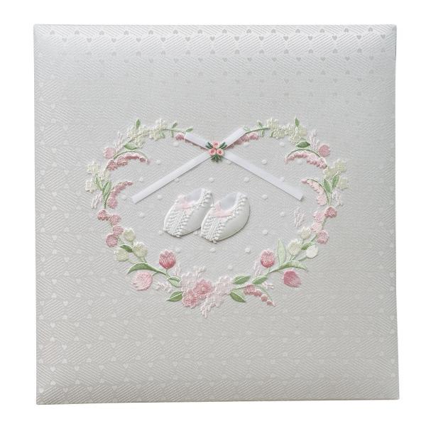 【商品説明】　育児記録ページ・タイトルカード付きの誕生用フエルアルバムです。　　【詳細】　本体寸法：タテ335×ヨコ325×背巾40mm　函寸法：366×357×50mm　本体重量（函込）：2300g　製本：ビス式製本　表紙：布地　台紙：L...