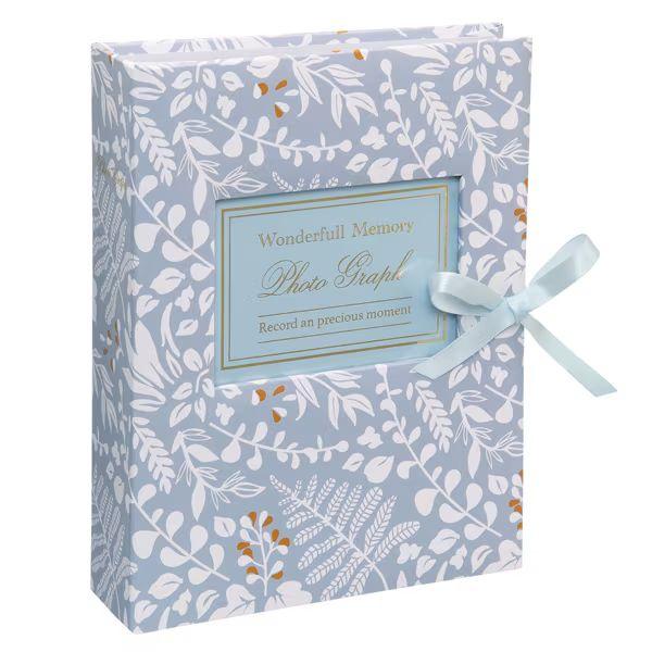 【商品説明】　○表紙がフォトフレームになったポケットアルバム。　Lサイズの写真用紙が200枚収容できる大容量タイプ。　　●Lサイズの写真が200枚収容できる、大容量タイプのポケットアルバムです。　●表紙にフォトフレームが付いているので、お気...