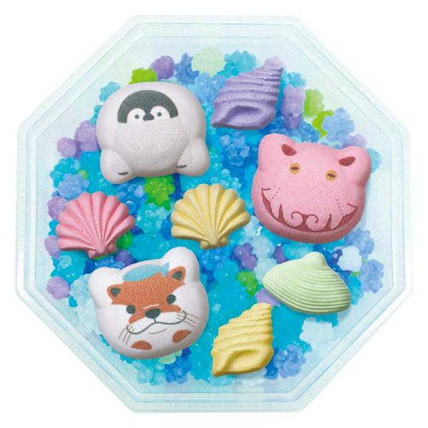 カラフルで華やかな金平糖と、海の生き物や貝殻デザインのラムネがセットになりました。お気に入りの生き物と一緒に楽しいおやつタイムをどうぞ。　　【セット内容】セット内容/ラムネと金平糖（71g）（大ラムネ×3・小ラムネ×5・金平糖）×1　【商品...
