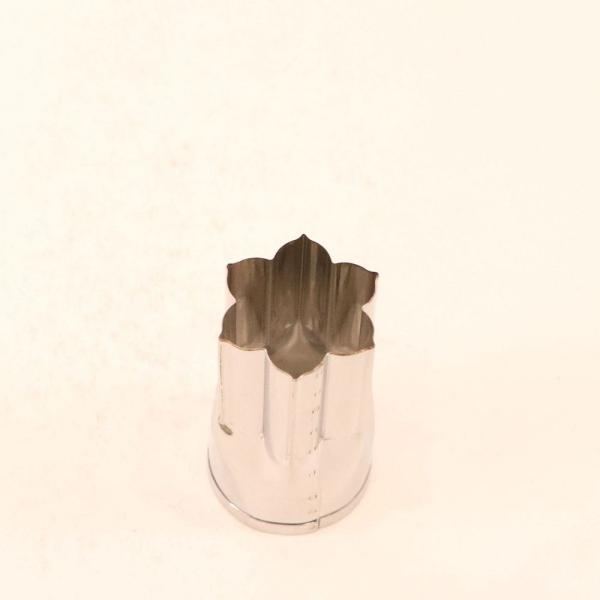 たかもり 抜き型（生抜き）　　代々培われた匠の技。　食材に＋αの価値を与える「かながた」です。　　規格:中　サイズ(縦×横×高さ):1.8×1.6×4.2mm　材質:18-8ステンレス　　※画像は代表画像ですので、画像のサイズ感と実際のお届...