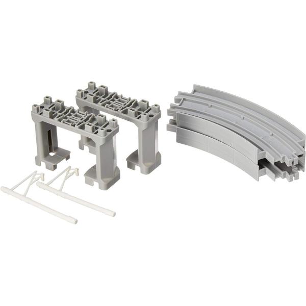 「R-03 曲線レール」と同じ半径の高架直線レールです。　別売の「高架レールセット」と組み合わせて遊べます。 　　パッケージサイズ：178×260×30mm　　（C)TOMY