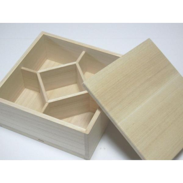 ５マスの保存箱です。ぐい呑みのほかにもお気に入りのコレクションを収納ください。◆材質　桐材◆内寸　 縦横190ミリ×高さ75ミリ （中央のマス縦横76ミリ）　　　　 ※70ミリ×高51ミリ〜61ミリのぐい呑みがぴったり納まるサイズです。