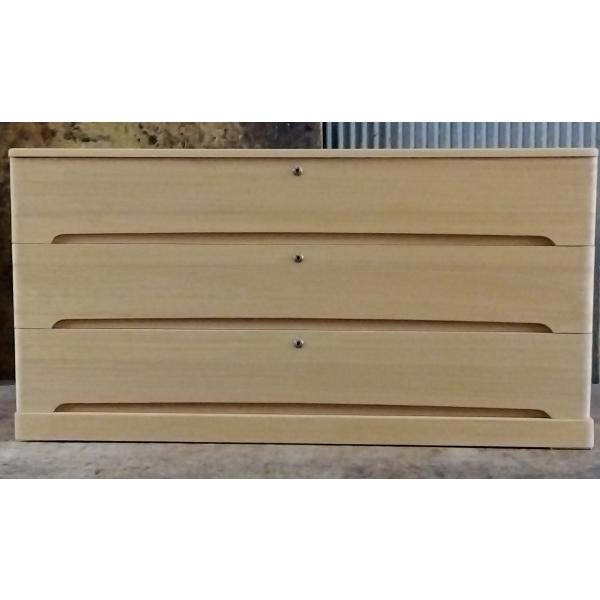 ※北海道・四国・九州・沖縄・その他の離島・過疎地は別途運賃かかります。お届けは基本、玄関先までです。※設置(有料)を希望のお客様はお尋ねください。★「推しを、大切にしまう。」あなたの”好き”を守る、桐のやさしさ。私たちの桐製品は、調湿性・防...