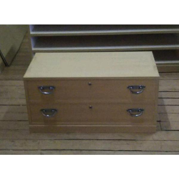 ※北海道・四国・九州・沖縄・その他の離島・過疎地は別途運賃かかります。お届けは基本、玄関先までです。★「推しを、大切にしまう。」あなたの”好き”を守る、桐のやさしさ。私たちの桐製品は、調湿性・防虫性に優れ、昔から着物や書物・骨董を守ってきた...