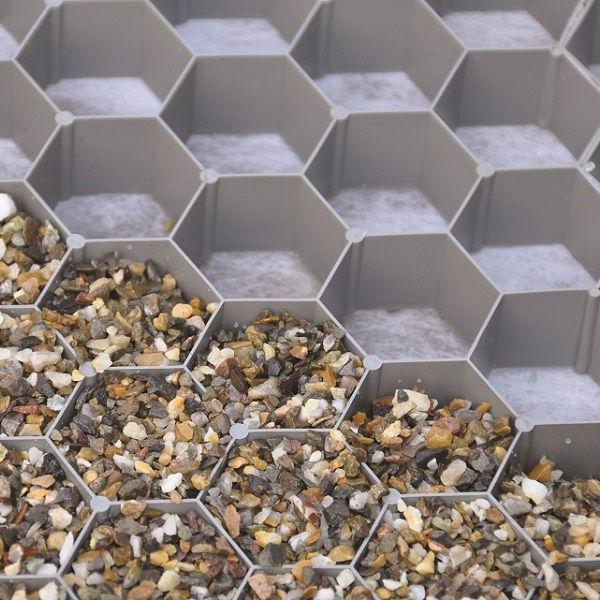 【ビーライフエス】駐車場を「デザイン」アプローチを「魅せる」。新しいアート性砂利舗装材。