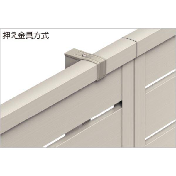 【三協アルミ】上下桟と格子の面がそろったフラットな意匠を追求しました。