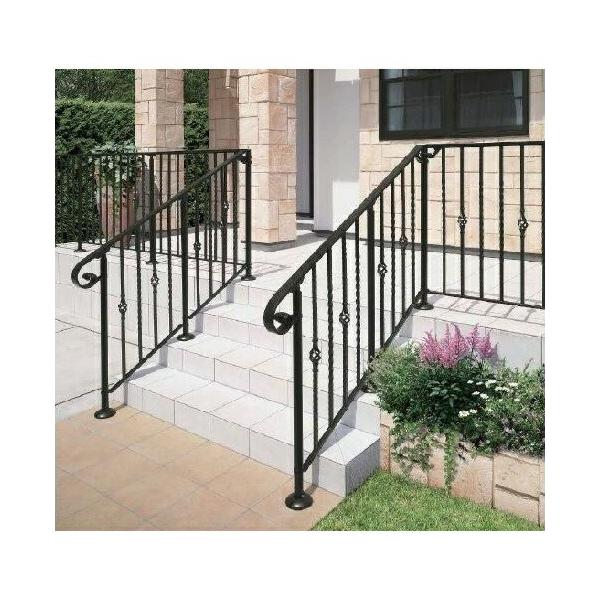 送料無料【YKKAP】南欧風住宅の玄関ポーチ前をエレガントに演出できます