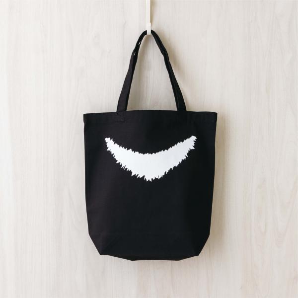 ・素材：綿100％・厚さ：11.1oz・カラー：ブラック・本体サイズ：W36×H37×D11cm　持ち手長さ：2.5×47cm・内容量：10L遂にトートバッグにもくまさんが仲間入り！秋田内陸線沿線の活性化に取り組む企画事務所「くまのたいら企...