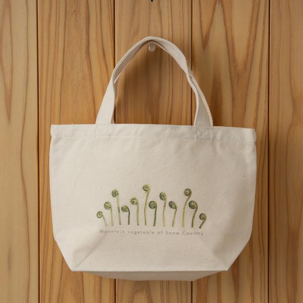 ・素材：綿100％（キャンバス）・厚さ：13.1oz・カラー：ナチュラル・本体サイズ：W30×H20×D10cm　持ち手長さ：2.5×29cm・内容量：4L肉厚で丈夫なキャンバス地のトートバッグです。※無漂白商品のため、綿の葉の乾いた破片（...