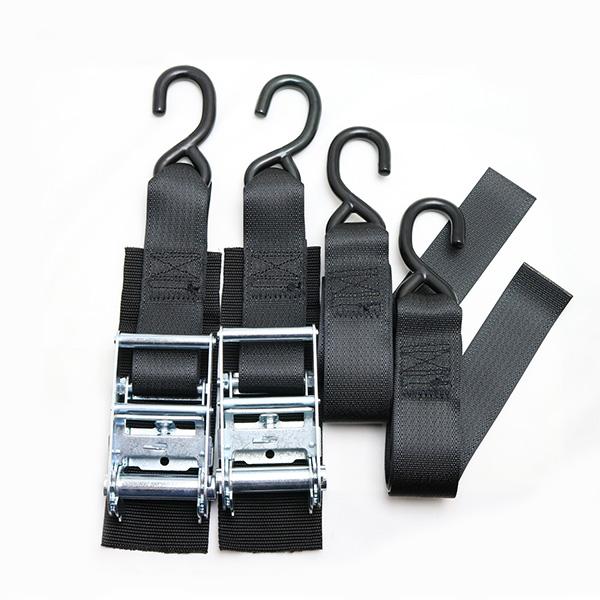 商品コード：508834ビニールコート加工S字フックがついた、スチール製ラチェットタイダウンベルトです。ラチェット部分にはベルト生地のパッド付きです。◆ベルトサイズ：幅2"(50.8mm)×長さ4ft(1219mm)◆販売単位：2本1セット...