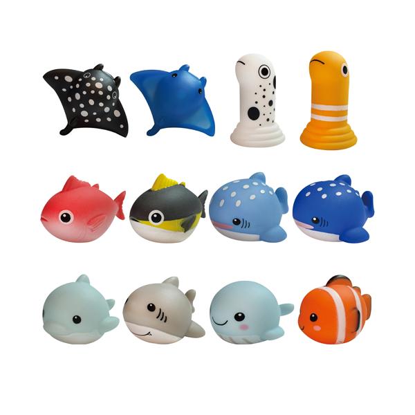 商品サイズ：クマノミ約W4×H3×D2.5cm　ぷかぷか水に浮かぶ人気の海の仲間たち！笛付で音が鳴るよ♪縁日すくいやカプセル景品にオススメ！12種アソート。　【関連】景品 おもちゃ 子供会 縁日 祭り イベント  お祭り  子供 文化祭 学...