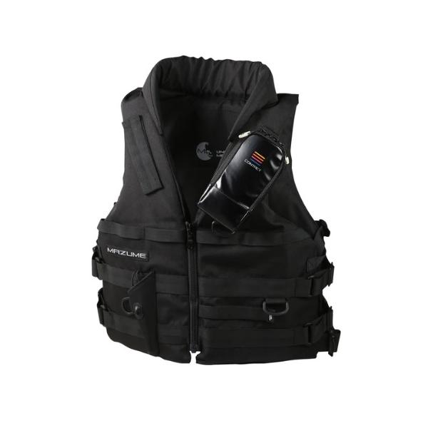 ■道具をバッグやバッカンに収納するシーンではライフジャケット本体に収納スペースは必要ありません。■必要な浮力を維持したうえで可能な限り全面をフラットにすることで、足元の視界の確保や、釣りの各動作を妨げないことを最優先にデザインしました。■特...