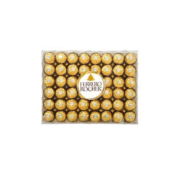 クラッシュヘーゼルナッツに包まれた丸いウェハース。ヘーゼルナッツ1粒とココアヘーゼルナッツクリームがサクッと香ばしい。