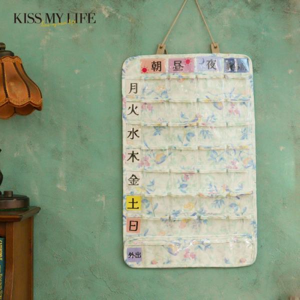 横37 × 縦59cm花や小鳥、雲、星、夏みかん、さくらんぼのような小さな鈴。個性の違うモチーフ同士を繋ぐ星で、レースを編み上げるようにデザインしました。どんな時も毎日使うものにイロドリを添える、そんな想いを込めました。薬の飲み忘れ・飲み間...