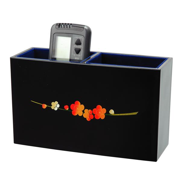 商品名角リモコンラック 黒 枝梅材質ABS樹脂サイズ(約)奥行き7.5×横20×高さ12cm塗装ウレタン塗装生産国日本製(和歌山県、紀州漆器)紀州漆器のリモコンラックです。※リモコンは付いていません。