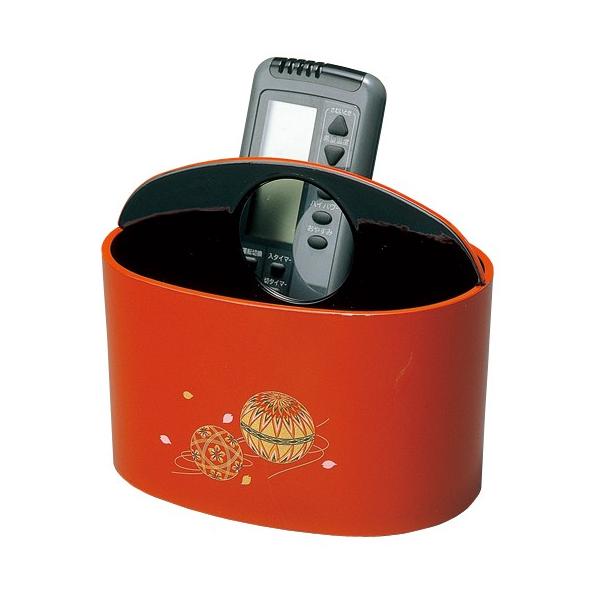 商品名小判リモコンラック 朱 手まり唄材質ABS樹脂サイズ(約)奥行き10.7×横15.2×高さ12.5cm塗装ウレタン塗装生産国日本製(和歌山県、紀州漆器)塗りと装飾が美しい紀州漆器のリモコンラック。小物入れにも使えます。熟練の職人が丹精...