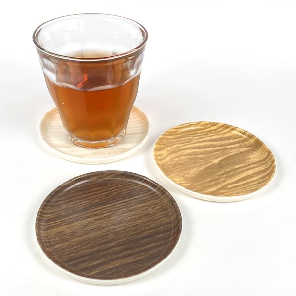 商品名コースター 木目調材質不飽和ポリエステル樹脂サイズ(約)直径10×高さ0.9cm食器洗浄機×電子レンジ×生産国日本製(和歌山県、紀州漆器)シンプルな木目調のコースターは、どんな飲み物とも相性が良く、テーブルを華やかに演出します。お家カ...