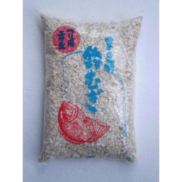 つり用の押し麦です。主にチヌ・グレ・アイゴやその他のマキエに入れて釣果ＵＰ！！　内容量1袋　約0.9ｋｇ※商品写真の物差しは含まれません