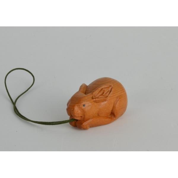 一位一刀彫は飛騨高山の伝統工芸品です。一品一品手作りのため基本的な形、サイズは同じですが木目等が異なります。寸法：40ｍｍ材料：一位作者：一守（伝統工芸士）