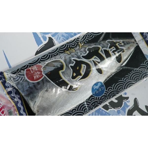 美味しい国産のしめさば入荷しました。日本近海で獲れたさばは、旨みがたっぷりで最高に新鮮です。これをメーカー独自の製法で味付け・加工しています。程よい酸味が食欲をそそる逸品ですよ。原材料：鯖（国内産）、食塩、砂糖、醸造酢、ソルビット、酸味料、...