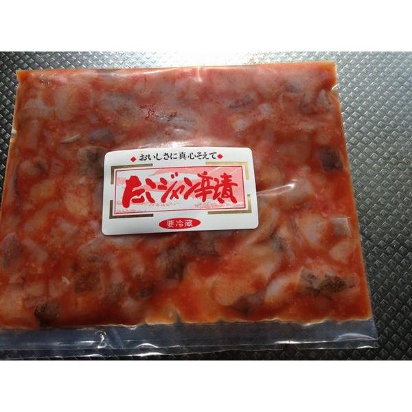 イイダコのコリコリ感と、ニラ・ゴマの風味がたまらない。そして、唐辛子の程よい辛さがたまらない。そんな逸品です。ご飯もお酒もすすむこと間違いなしです。原材料名：いいだこ、うに、南蛮、米糀、みそ、コチュジャン、食塩、酒精、酸味料、還元水飴、紅糀...