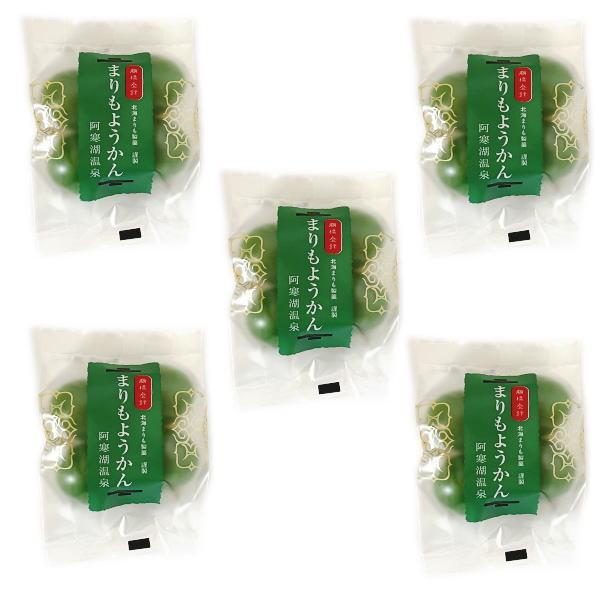 北海道阿寒湖の定番のおみやげのまりもようかんです。北海道おみやげの大ヒット商品です。まりもの形の羊羹“まりもようかん”４個入りのご紹介です。“はじける”おいしさ！！のようかんです。毬藻のふるさと北海道阿寒湖温泉で丁寧に丹念に作りあげられた一...