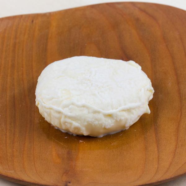 ■商品名：二世古 粉雪【konayuki】■生産者：ニセコチーズ工房■特徴：二世古マルセランに比べ酸味が抜け、乳の風味が濃厚に！スプーンですくえるほどトロトロな生地は、クラッカーやパンに乗せて食べると絶品です！■産地：北海道ニセコ■内容量：...