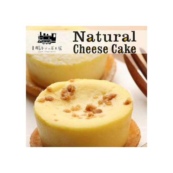 【十勝トテッポ工房】　原材料には、北海道産のナチュラルチーズを3種類独自にブレンドして使用。チーズのおいしさをご堪能ください。