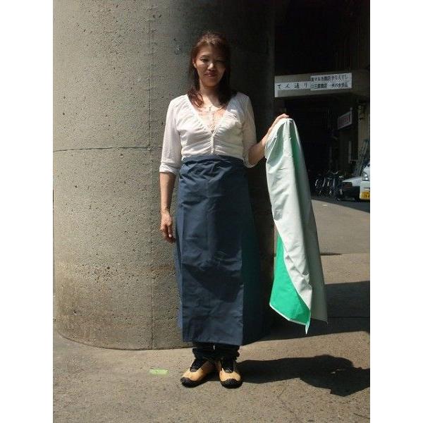 【特長】肩ひもがなく、腰にフィットさせるだけのワンタッチ着脱式なので肩こり知らずで「ラクラク」です。 エプロンを外すのも「スピーディ」。万が一、機械などに巻き込まれても、エプロンはすぐ外れますので「安心」です。【用途】水産用、食品加工、給食...